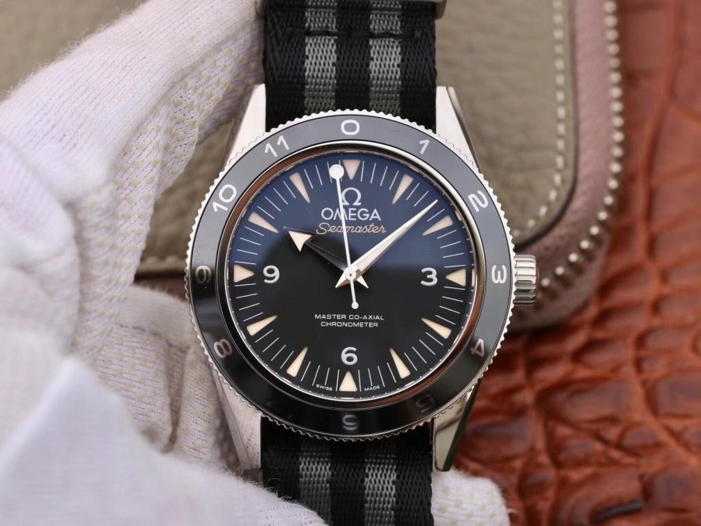 A Replica Omega Seamaster 300 41mm SPECTRE James Bond 007 Limited ...